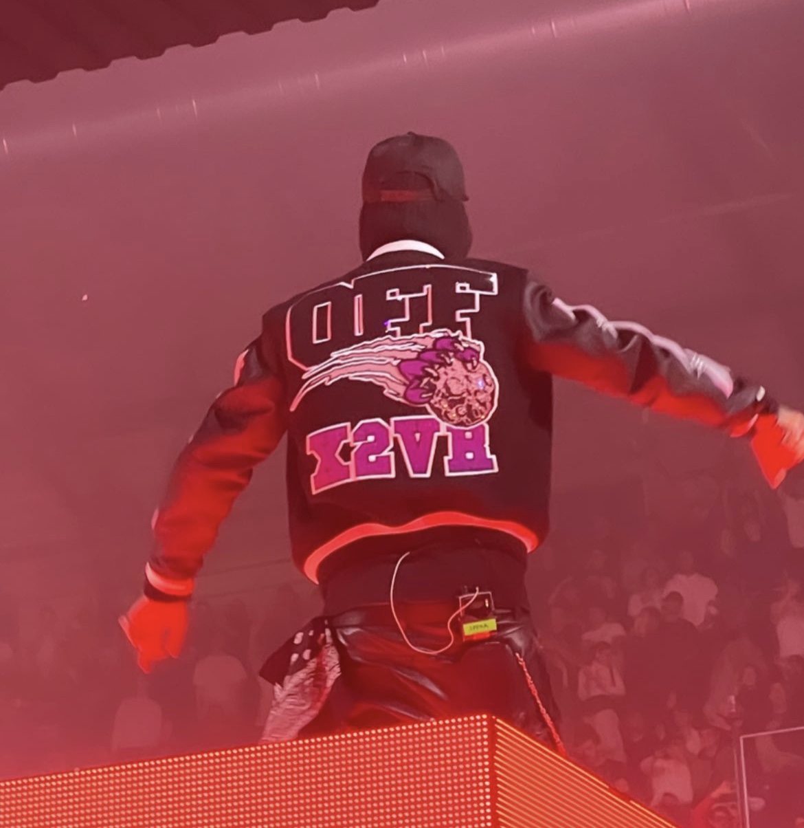 The featurings of X2VR by Sfera Ebbasta have been revealed