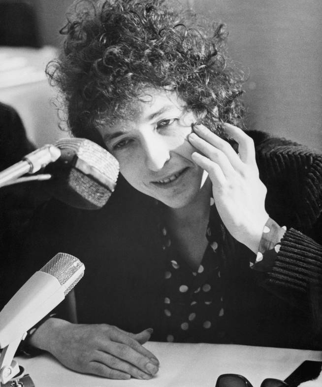 Elvis Presley and Bob Dylan: Story of an impossible meeting… with a sit ...