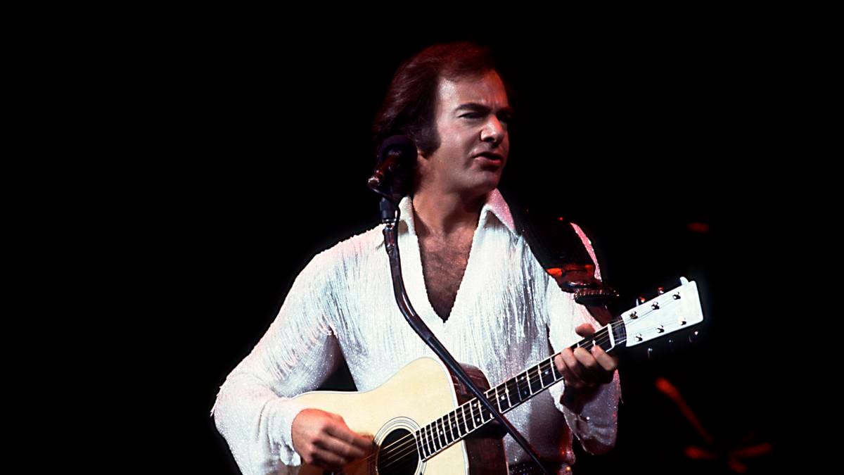 Neil Diamond publishes reissue of his historic 1976 Sydney concert