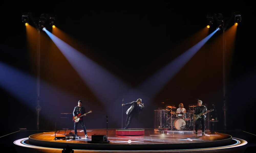 U2 cover Crowded House's "Don't Dream It's Over"