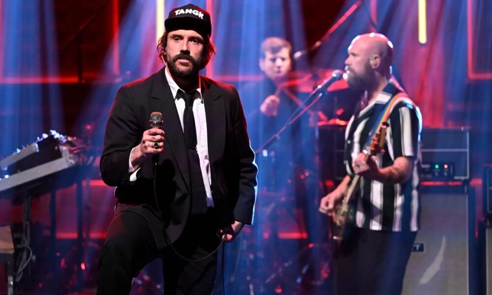 Watch Idles perform “Gift Horse”
